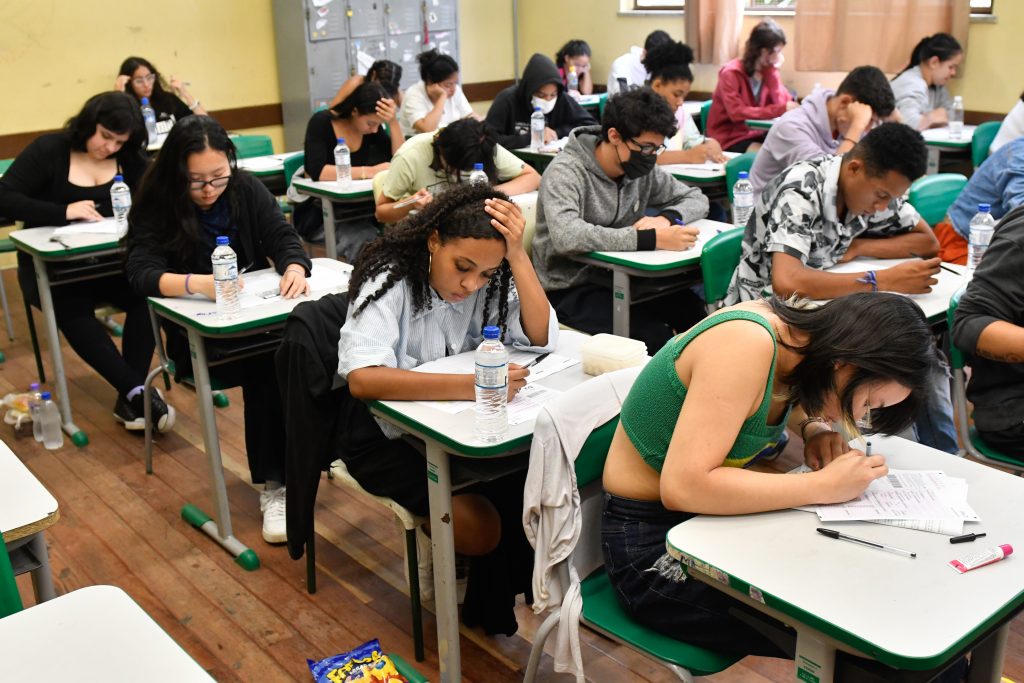 Estudantes da 3ª série do Ensino Médio fazem nesta quinta-feira segundo ...