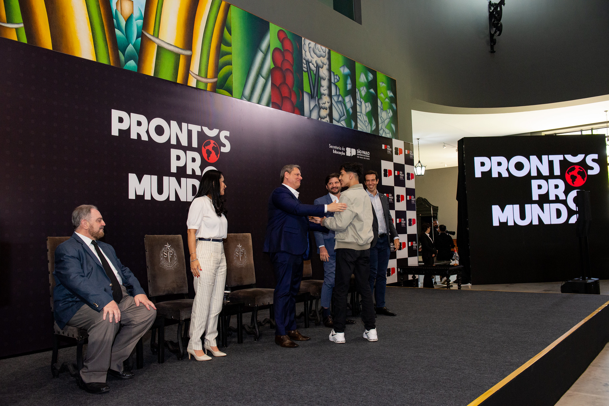 Intercâmbio para alunos da rede pública: Governo de SP promulga lei que ...